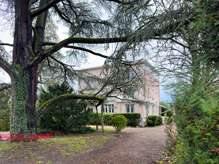 Maison à vendre - Romorantin-Lanthenay, Centre-ville - 12 pièces - 8 chambres