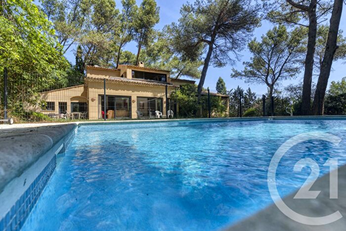 Villeneuve-lès-Avignon, Le Grès, Perrières : Maison 9 pièces à vendre