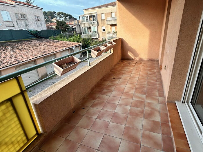 Appartement à louer - Aubagne, Gavots, Bras dOr, Camp Major - 4 pièces - 3 chambres