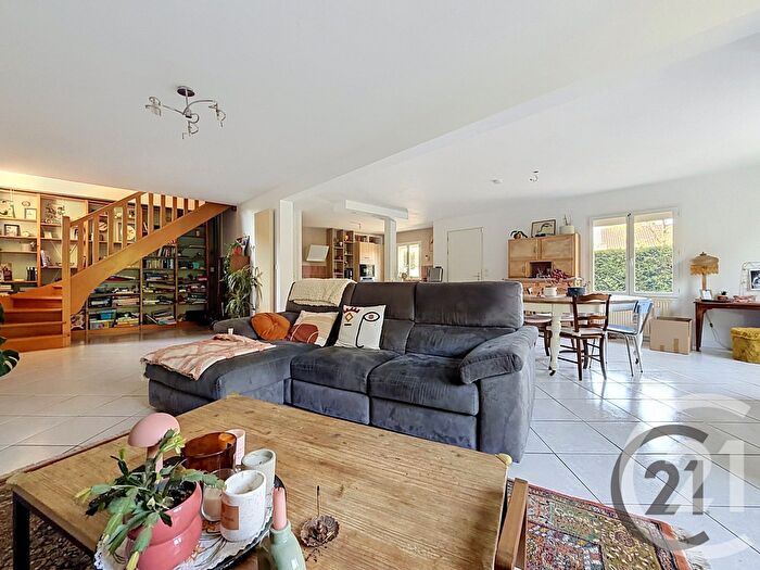 Maison 6 pièces à vendre à Saint-Julien-les-Villas