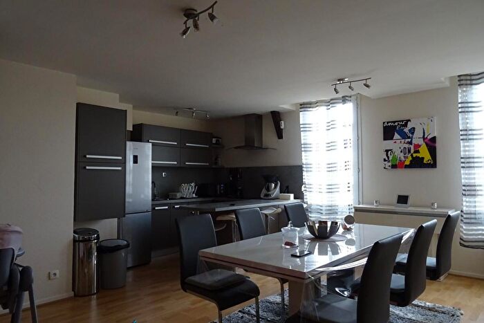 Appartement à louer - Châlons-en-Champagne, Centre-ville - 5 pièces - 3 chambres