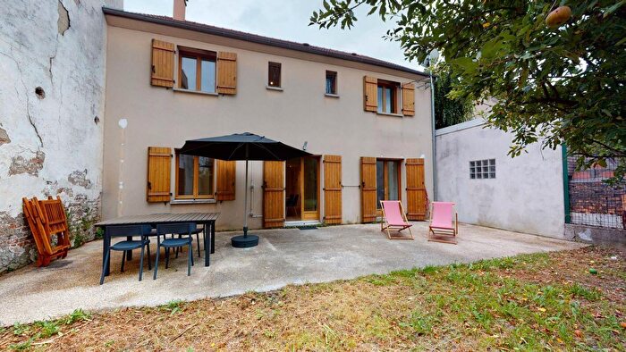 Appartement à louer - Grands Champs, Romainville - 8 pièces - 7 chambres