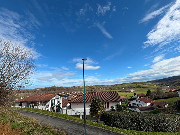 Maison à vendre - Saint-Pée-sur-Nivelle - 4 pièces - 3 chambres
