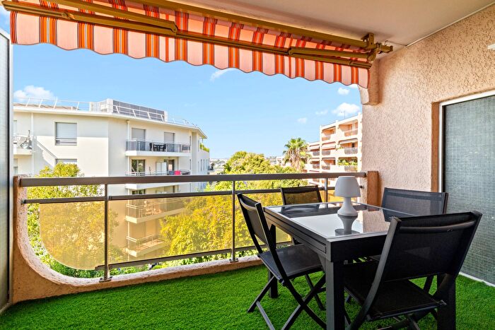 Appartement 2 pièces à Nice, Corniche Fleurie, à louer