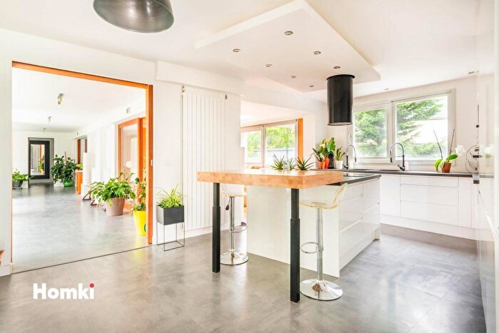 Maisons à vendre et appartements à louer - 1