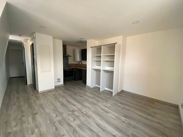 Appartement à louer - Centre Ville, Amiens - 1 pièce