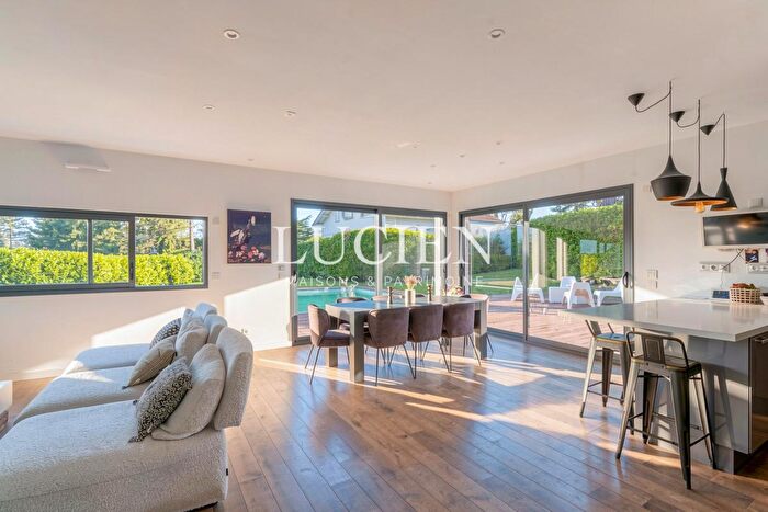 Tassin-la-Demi-Lune, L'Aigas, Grand Bois, Meginand : Maison 6 pièces à vendre