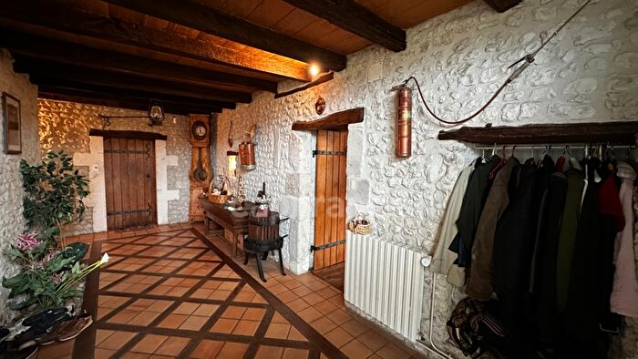 Maison à vendre - Berneuil - 10 pièces - 7 chambres