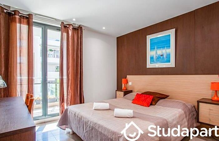 Appartement à louer - Lagare, Antibes - 3 pièces