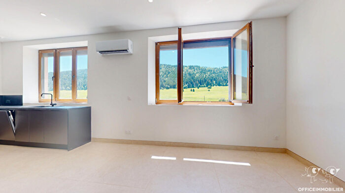Verrières-de-Joux : Appartement 4 pièces à vendre