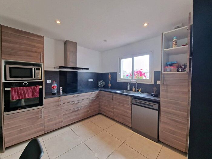 Maison à louer - Montblanc - 4 pièces - 3 chambres