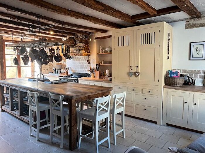 Maison à vendre - Rochechouart - 9 pièces - 4 chambres