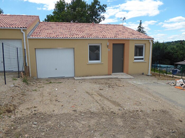Maison 4 pièces à louer à Vesseaux