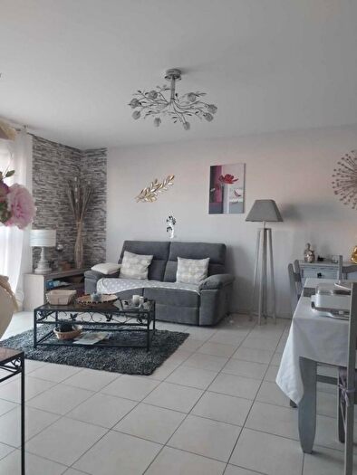 Maisons à vendre et appartements à louer - 1