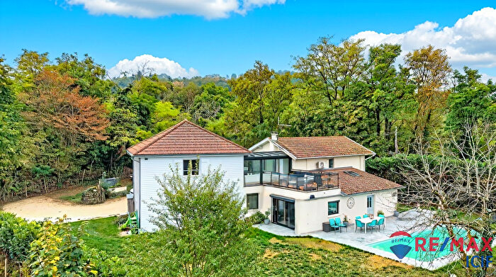 Ruy-Montceau : Maison 7 pièces à vendre
