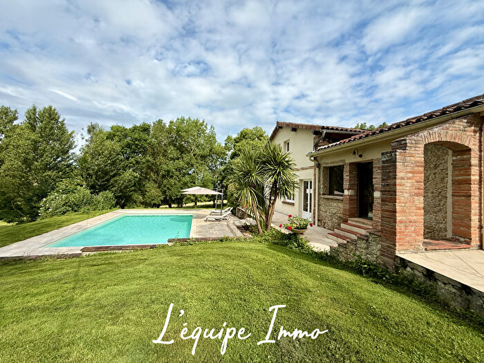 Maison à vendre - LIsle-Jourdain - 8 pièces - 5 chambres