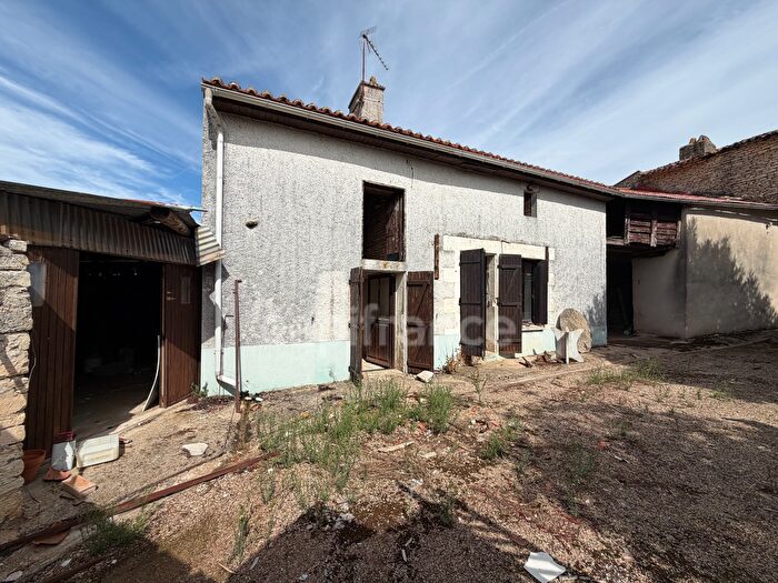 Neuville-de-Poitou : Maison 4 pièces à vendre