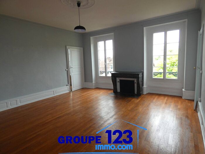 Appartement 3 pièces à Vieille Ville, Joigny, à louer