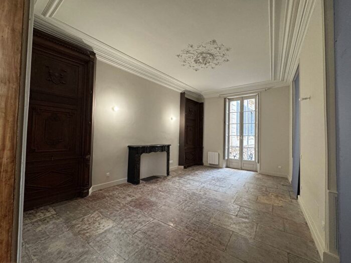 Appartement 4 pièces à Arènes, Nîmes, à louer