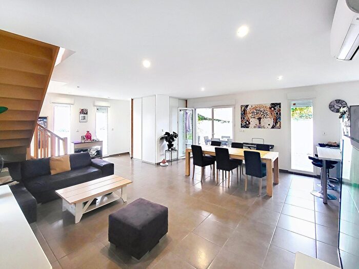 Maison à vendre - Chavanoz - 5 pièces - 3 chambres