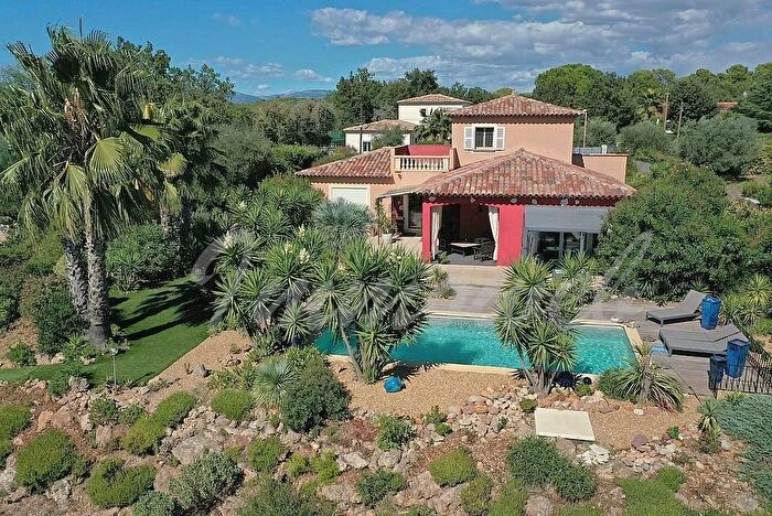 Maison à vendre - Bagnols-en-Forêt - 4 pièces - 3 chambres