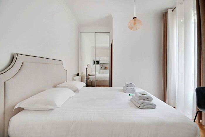 Porte Dauphine, Paris 16ème arrondissement : Appartement 1 pièce à louer