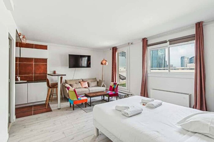 Appartement à louer - Gambetta, Courbevoie - 5 pièces - 3 chambres