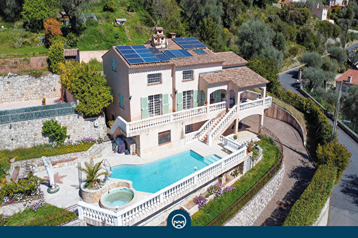 Maison à vendre - Saint-André-de-la-Roche - 8 pièces - 6 chambres