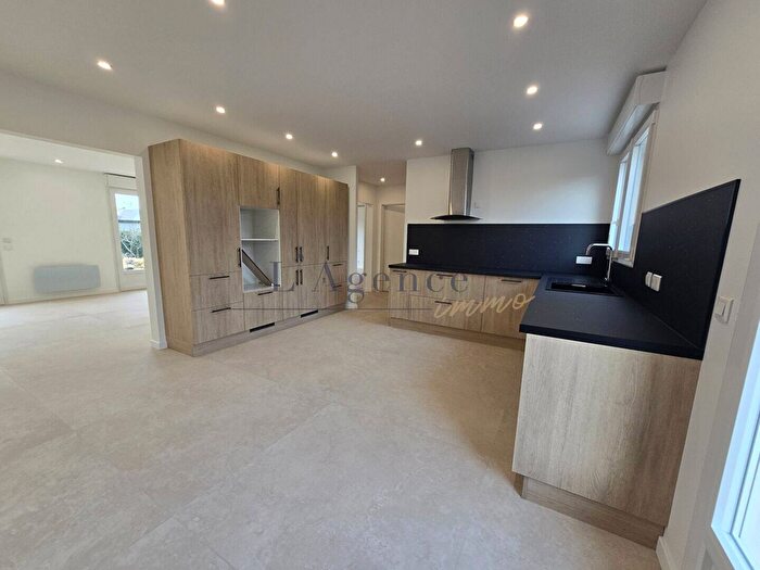 Maison à louer - Centre, Gouvieux - 6 pièces - 4 chambres