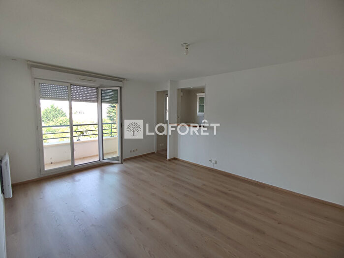 Appartement à louer - Mantes-la-Ville, Louise Michel - 2 pièces - 1 chambre