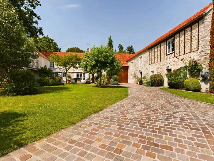 Maison à vendre - Bruyères-le-Châtel - 9 pièces - 6 chambres