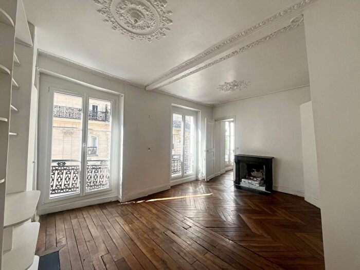 Appartement à vendre - Paris e , Barbès, Château Rouge - 2 pièces - 1 chambre