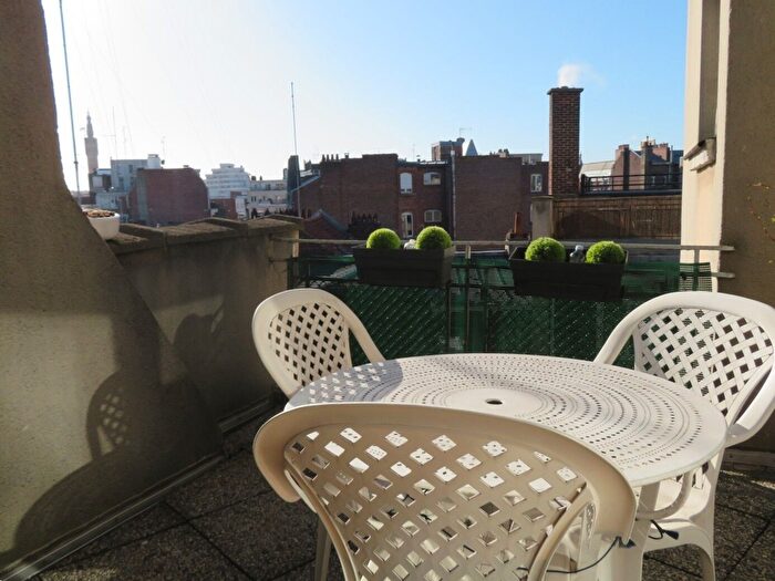 Appartement à vendre - Lille, Centre-ville, Euralille - 2 pièces - 1 chambre