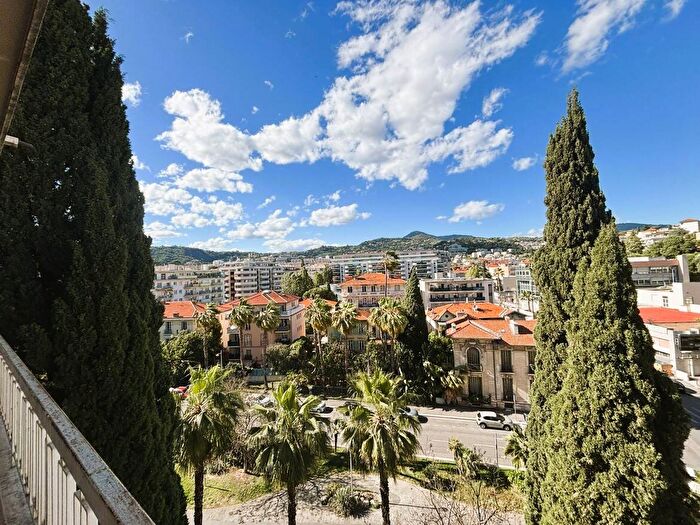 Valrose, Nice : Appartement 2 pièces à louer