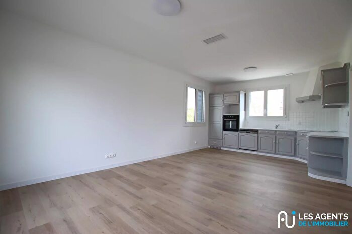 Maison à louer - Ouzouer-le-Marché - 4 pièces - 3 chambres