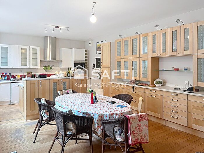 Maison à vendre - Saint-Quentin, Centre-ville - 9 pièces - 5 chambres