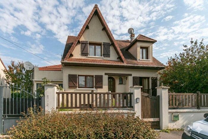 Ormesson-sur-Marne : Maison 6 pièces à vendre