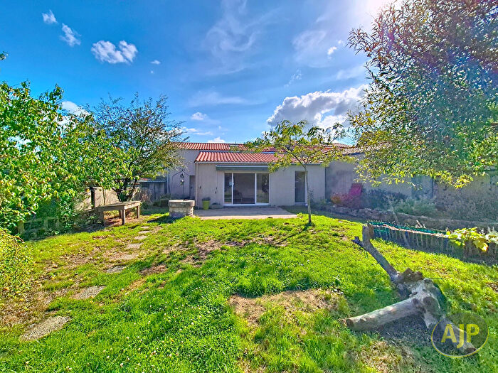 Maison à vendre - Bazoges-en-Paillers - 6 pièces - 4 chambres