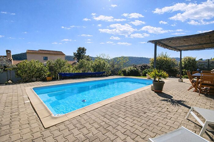 Maison à vendre - Bagnols-en-Forêt - 7 pièces - 3 chambres