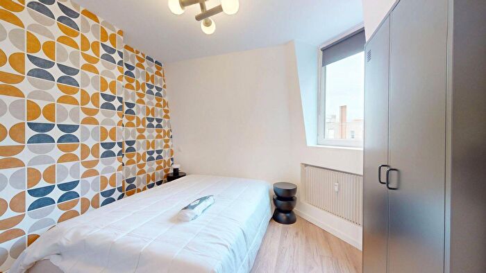 Appartement à louer - Centre-Neuf Bourg-Quesnoy-Delsaux-Musée-Cannoniers-Gare, Valenciennes - 2 pièces - 1 chambre