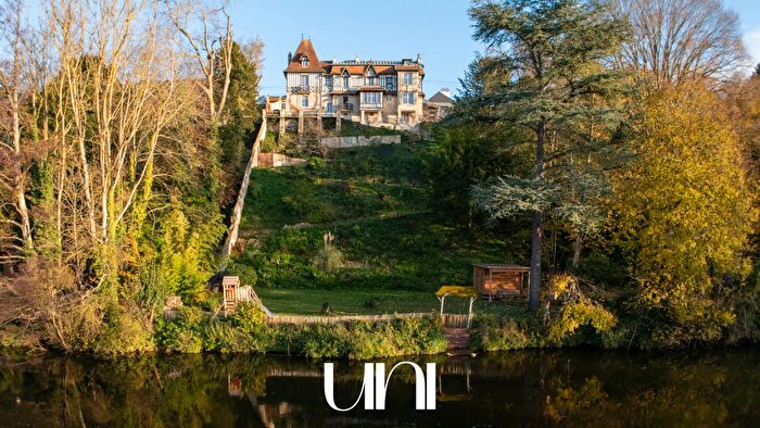 Maison à vendre - Fleury-sur-Orne - 9 pièces - 6 chambres