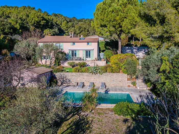 Maison à vendre - Nages-et-Solorgues - 5 pièces - 4 chambres