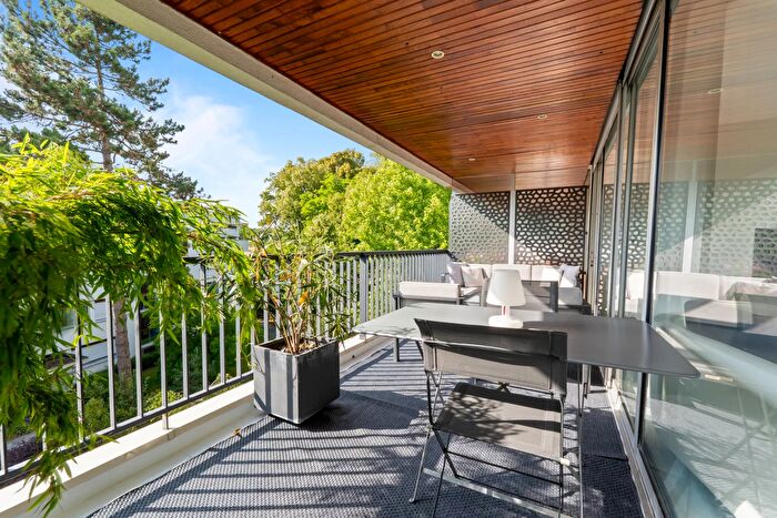 Appartement à vendre - Vaucresson - 4 pièces - 3 chambres