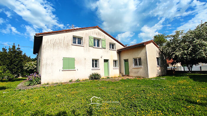 Saint-Sauvant : Maison 5 pièces à louer