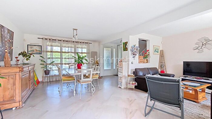 Maison à vendre - Chevry-Cossigny - 7 pièces - 3 chambres