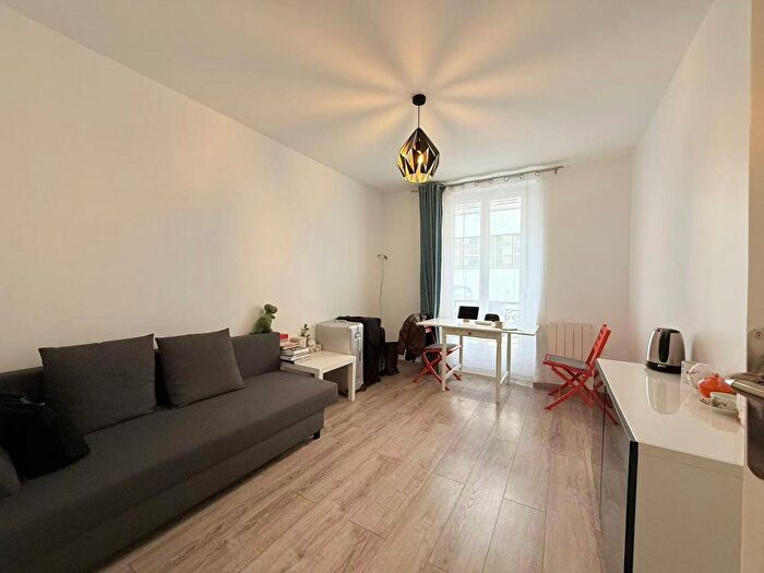 Appartement à louer - Léon-Blum Folie-Regnault, Paris ème arrondissement - 2 pièces - 2 chambres