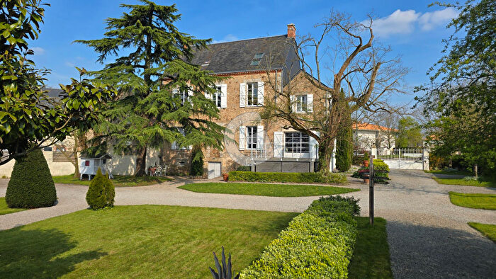 Maison à vendre - Belleville-sur-Vie - 9 pièces - 7 chambres