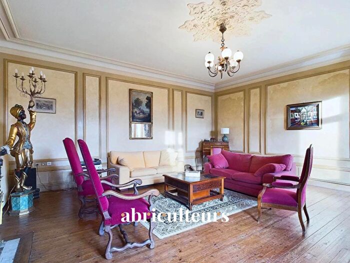 Maison à vendre - Luxé - 10 pièces - 6 chambres