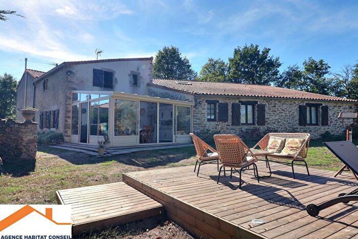 Saint-Étienne-du-Bois - Maison 7 pièces à vendre