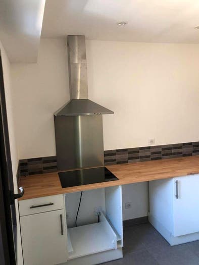 Centre Ville, Saint-Maximin-la-Sainte-Baume : Appartement 3 pièces à louer